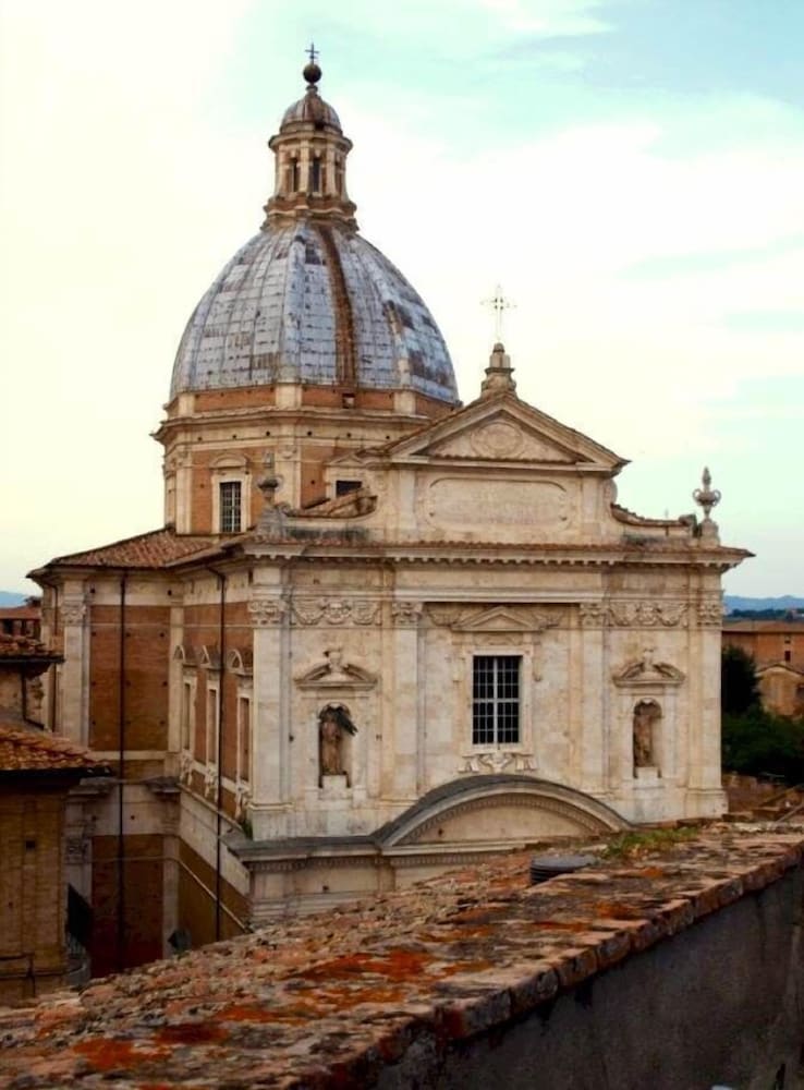 Period Residence Located In The Heart Of Siena - 西恩納