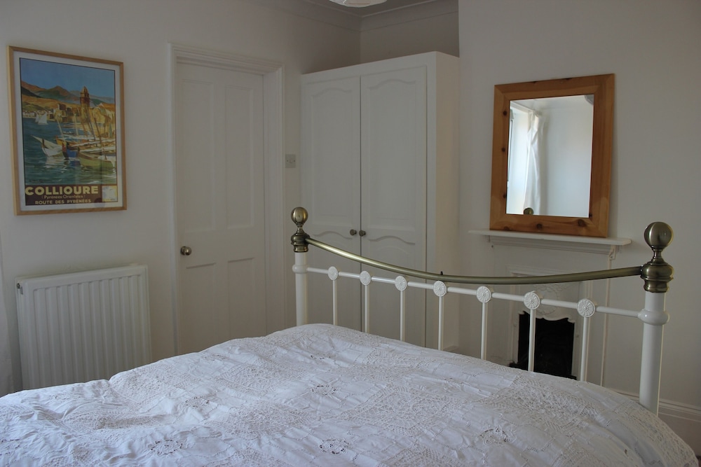 Charming Character Cottage With Pretty Gardens. 10 Minutes Walk To Beach. - Dunwich