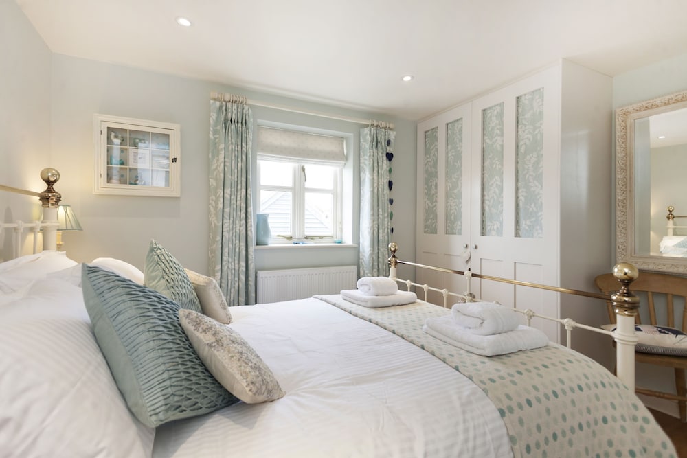 Legion Cottages - A Self Catering Cottage That Sleeps 4 Guests In 2 Bedrooms - Holt