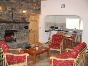 SELF CATERING COTTAGE IN PICTURESQUE INAGH VALLEY, Recess, CONNEMARA ...