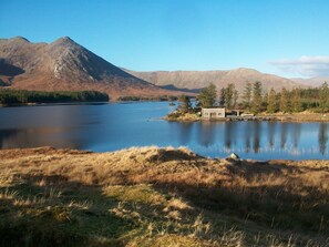 SELF CATERING COTTAGE IN PICTURESQUE INAGH VALLEY, Recess, CONNEMARA ...