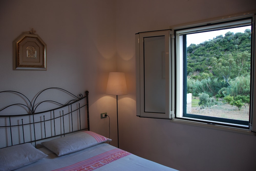 Lovely Detached Cottage For "Total Relaxation" Vacation Cin: It091063c2000q0792 - Orosei