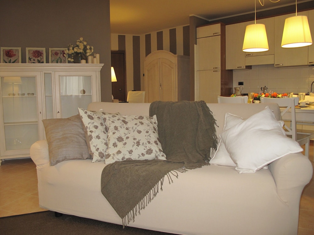 Refined And Elegant Apartment In The Historic Center Of Verona - Lake Garda