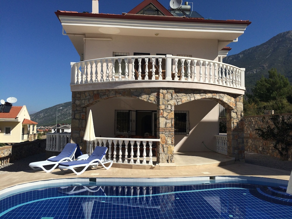 Villa Individuelle - Piscine Privée - Vue Imprenable Sur La Montagne - Ölüdeniz