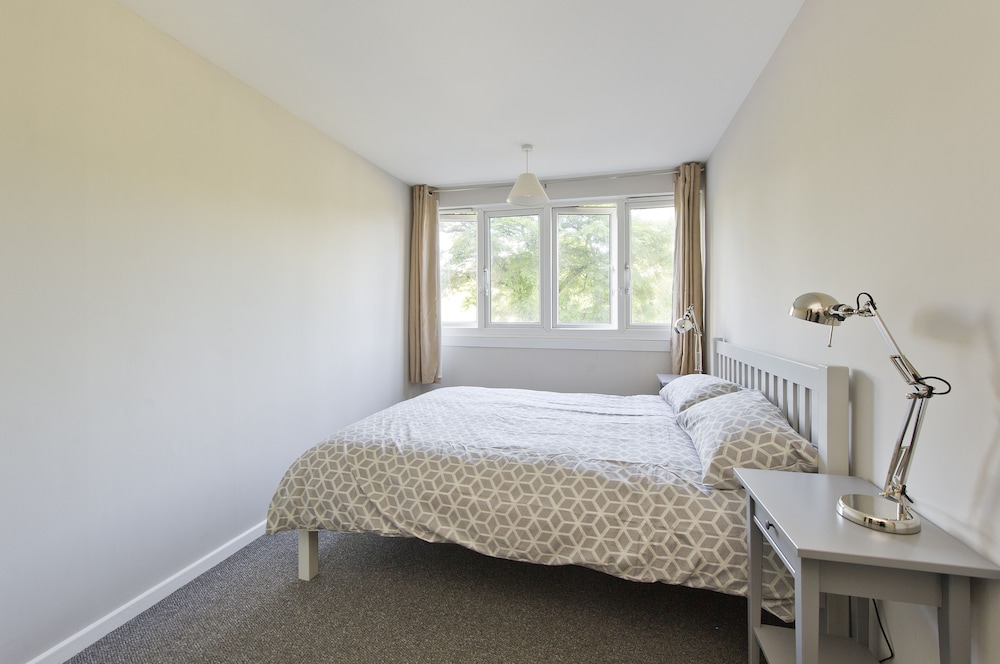 Spacious Notting Hill Flat - Central London