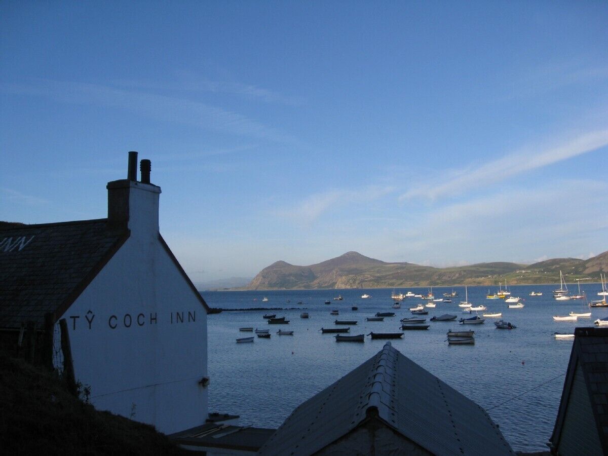 Beautifully refurbished former boathouse in Morfa Nefyn with sauna ...