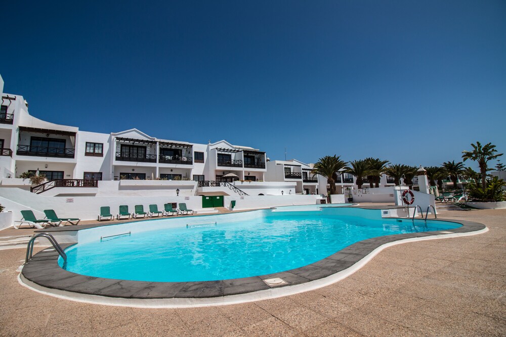 Central Apartment Con Piscina Comunitaria Y Jardines Establecidos, Wi-fi Y Tv Por Satélite - Puerto del Carmen