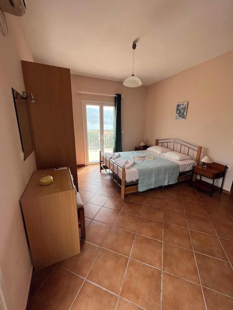Large 4 Bedroom Family Villa, Fabulous Sea Views Private Pool With Jacuzzi Seat - Cephalonia