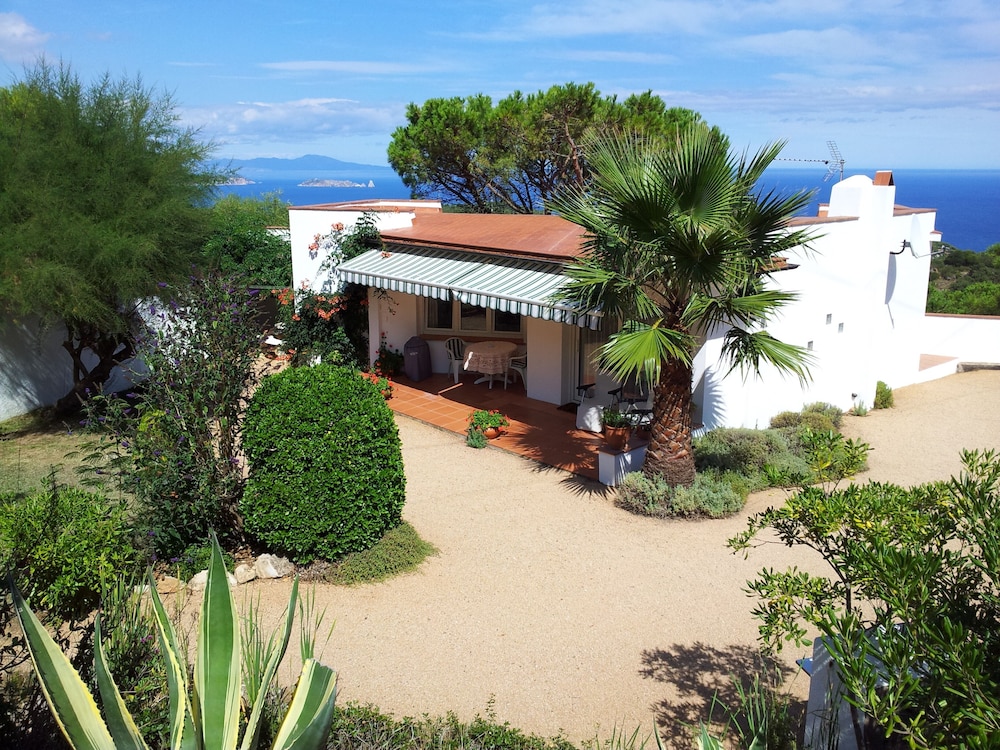 The Annex. Tranquil Bungalow/gîte In Hills Above Begur With Amazing Views - Begur