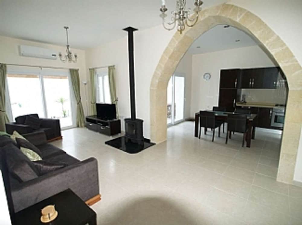 White House Famagusta Situated Within The Ancient Castle Walls - Northern Cyprus