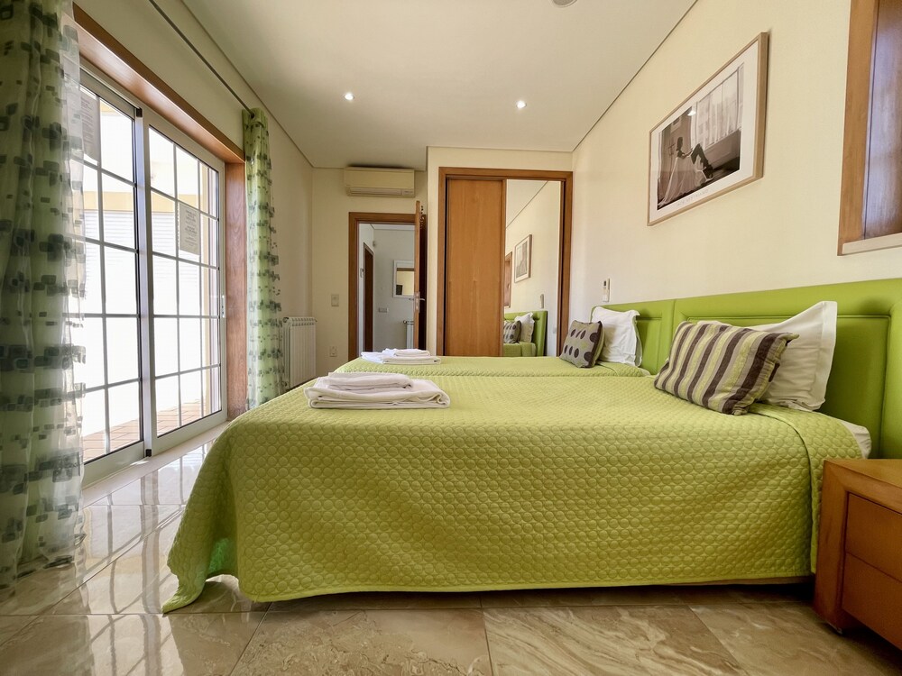 Villa Estrelicia, Top Quality, Very Private 3 Bedroom Luxury Villa, Air Conditioning For 6-8 Persons - Faro District