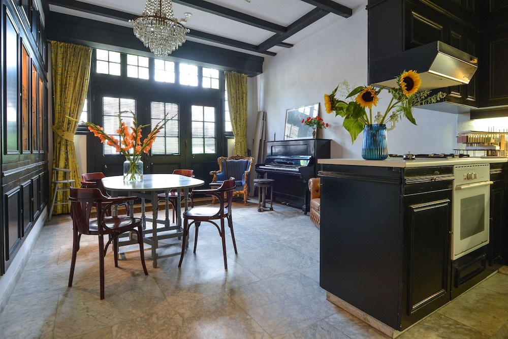 Gorgeous Canal House In The Hague City - The Hague