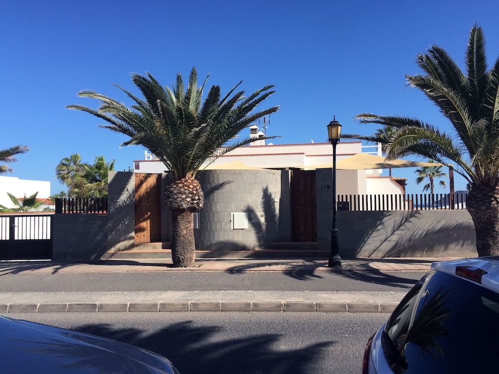 Villa Direct Aan Het Strand Met De Zee Terras, Rustig - Corralejo
