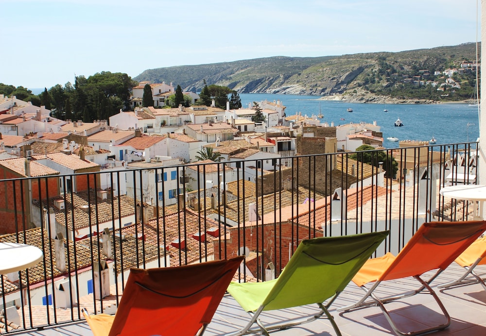 Comfortable Apartment, Very Quiet, Superb Sea View, Sleeps 4/6 - Cadaqués