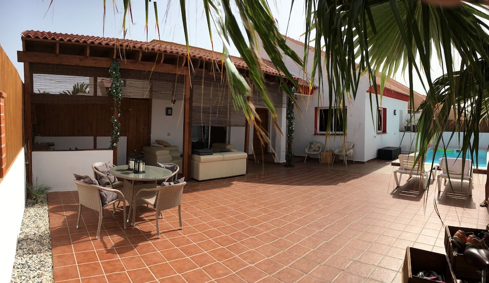 Schöne Villa. Kurzer Spaziergang Zum Meer Und In Die Stadt. Privater Pool. Free Wi-fi Und Tv - Corralejo