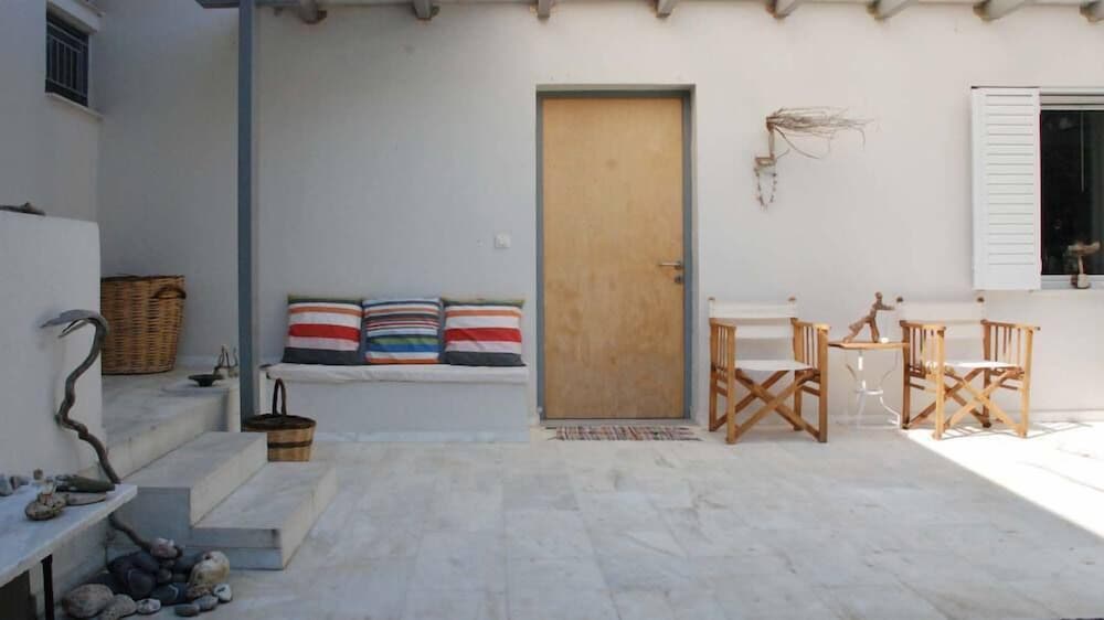Eretria: Casa De Una Sola Planta, En Un Olivar, A 250 De La Playa - Grecia