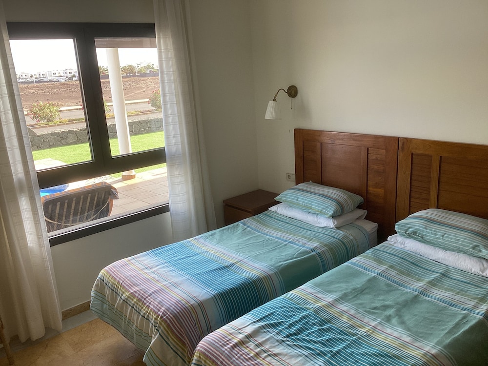 Villa On Frontline Of La Goleta With Private Heated Pool And Free Wi-fi - Playa Blanca