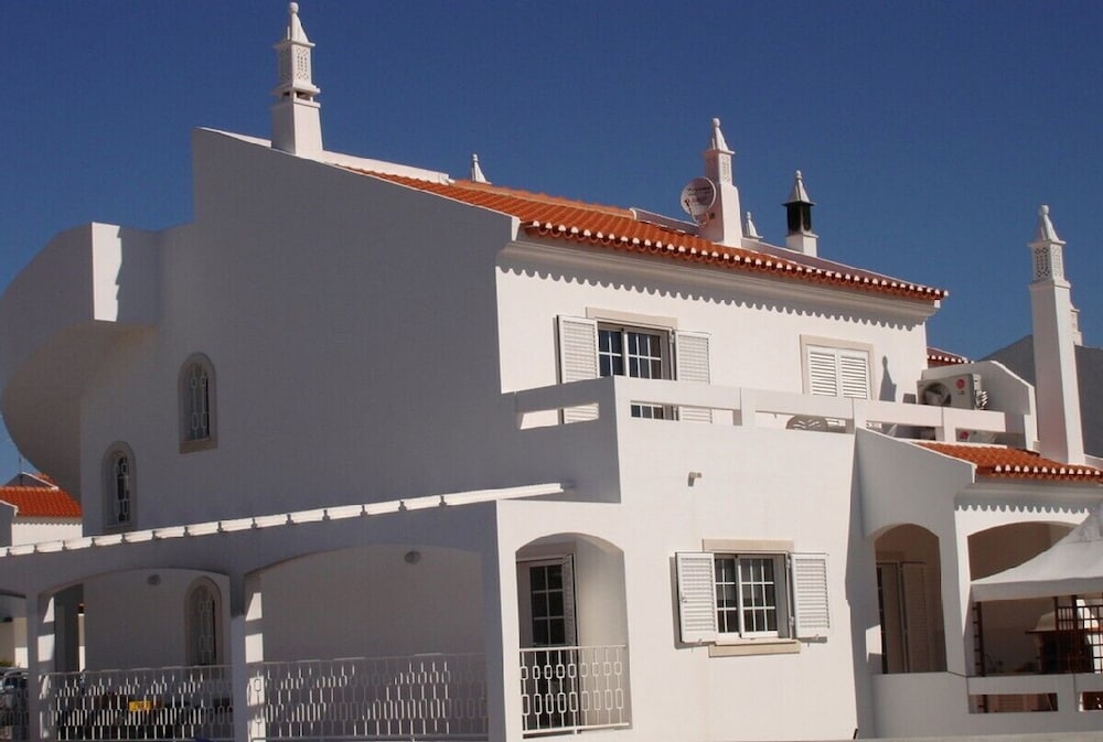Tolles Neues Ferienhaus Mit 6 Sz/5 Bz & Swimmingpool In Gehentfernung Vom Strand - Monte Gordo