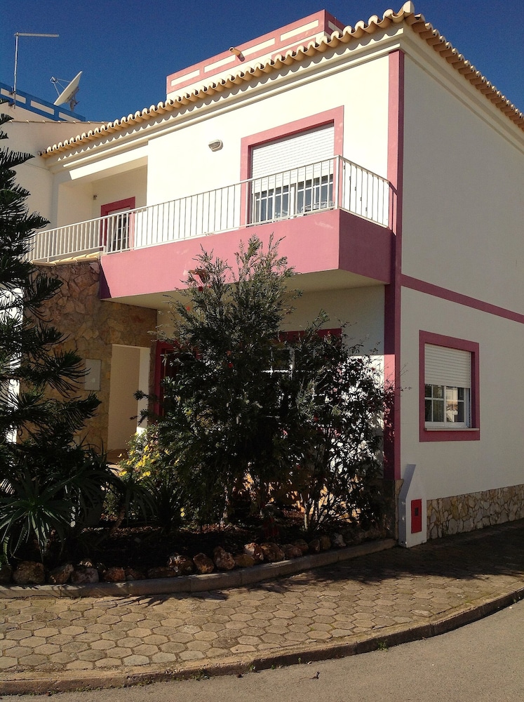 Villa With Private Pool And Sea Views. Less Than 10 Mins Walk To Amenities&beach - Portimão