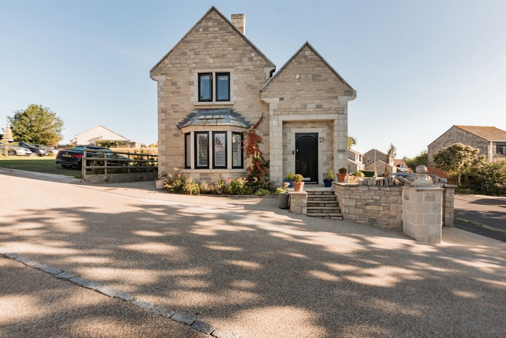 A Beautifully Furnished, Stone Cottage In Swanage With Garden And Parking. - Swanage
