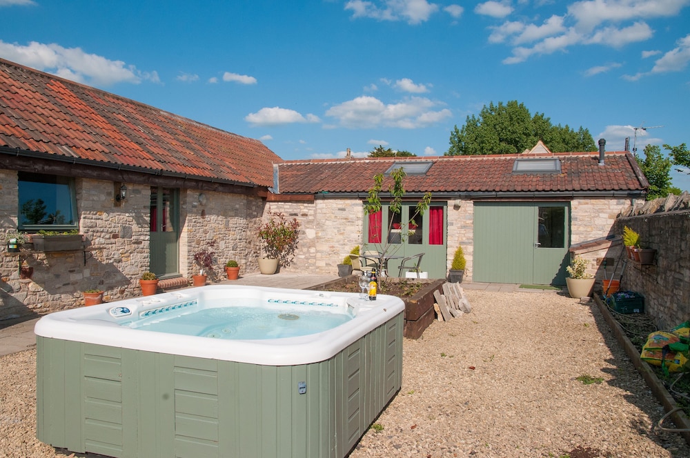 Beautiful Modern Detached Farm House With Hot Tub Sleeping 24 - Bath