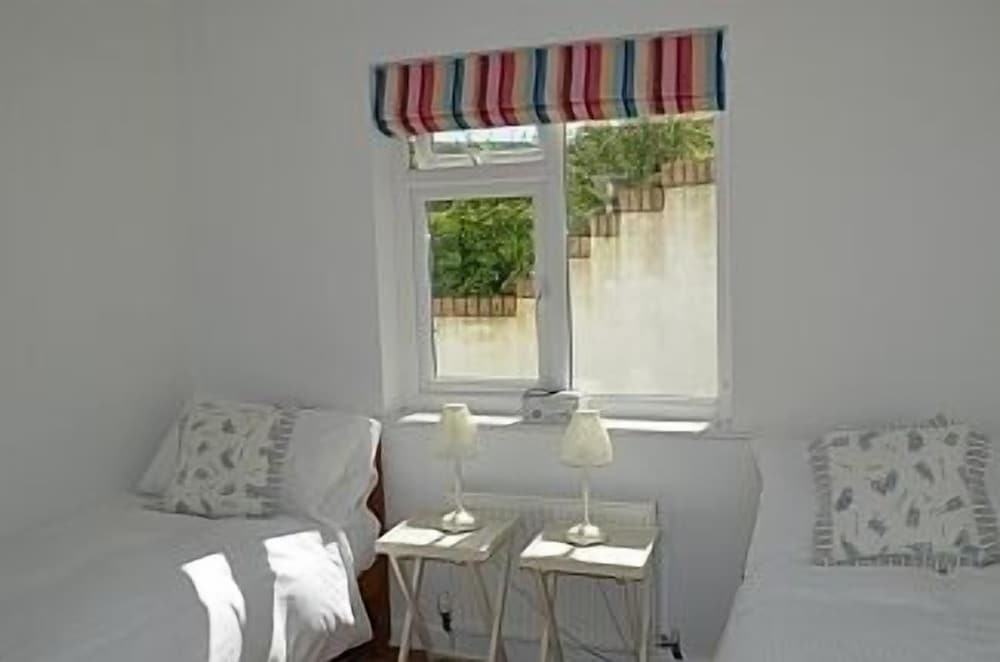 Contemporary Beach House With Sea Views And Short Walk To Blue Flag Beach - Redruth