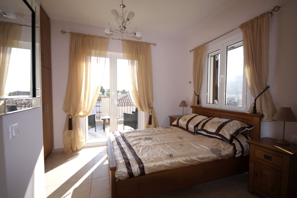 Luxe Villa Met Privé Zwembad, Een Prachtig Kasteel / Uitzicht Op De Bergen, Dicht Bij De Zee, Wi-fi - Kefalonia