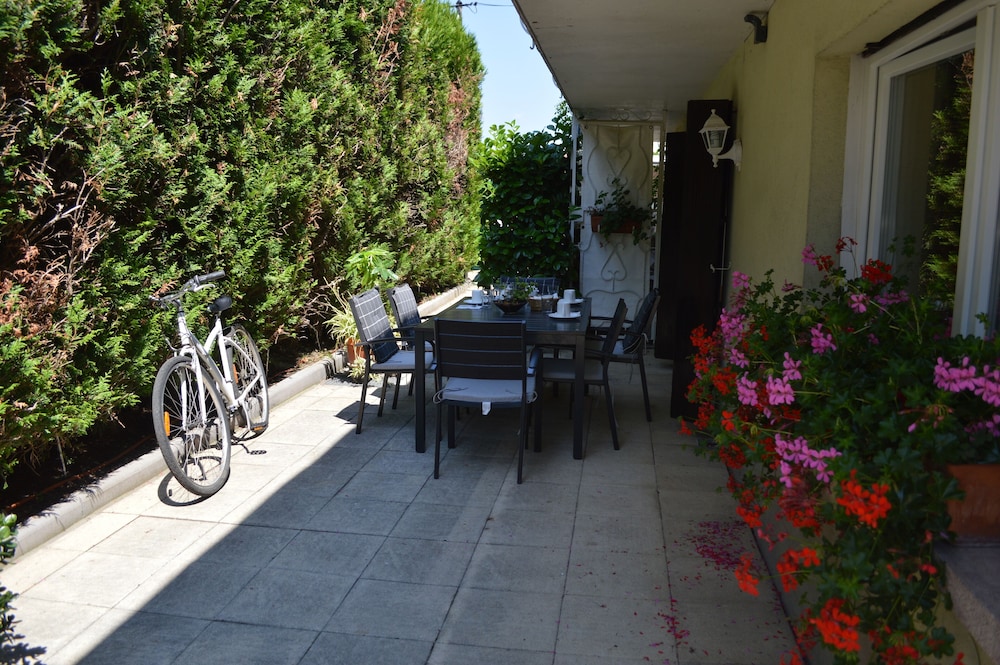 Colmar Kleiner Garten Von Semm 6 Bis 10 Personen, 4 Private Autos Und Eisen - Colmar