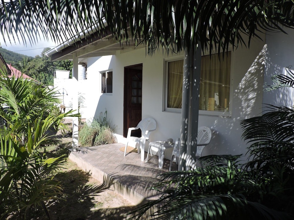 Chalet On Beach-side Offering Sunset View - Seychelles