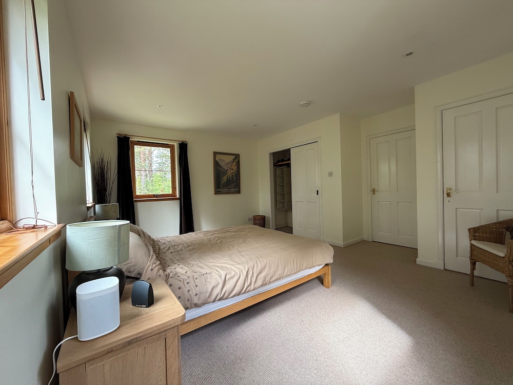 Luxurious House With Large Enclosed Woodland Garden In Cairngorm National Park - Aviemore