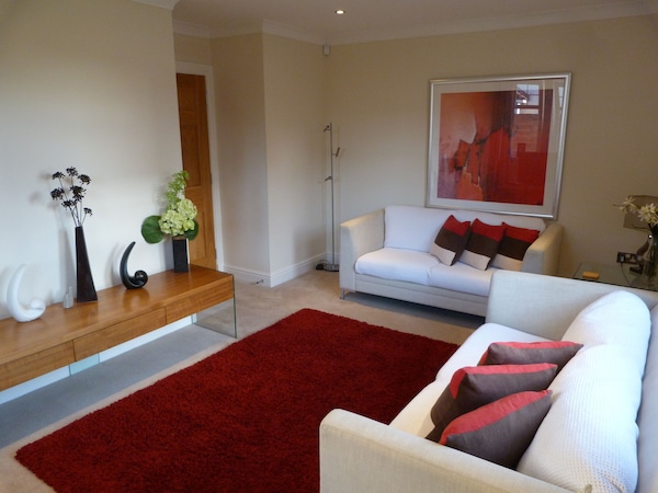 15 Mins To Edinburgh, Private Parking, 45 Golf Courses And Excellent Transport. - Dunfermline