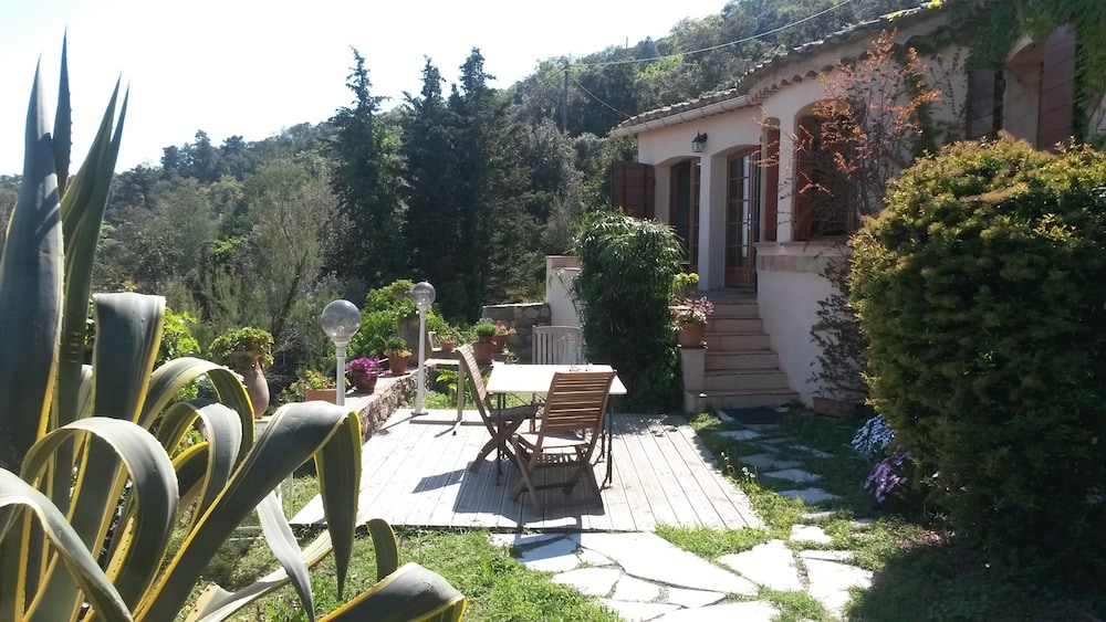 Single Storey Villa In The Village Of Ramatuelle 4 To 6 People, With Garden - Cogolin