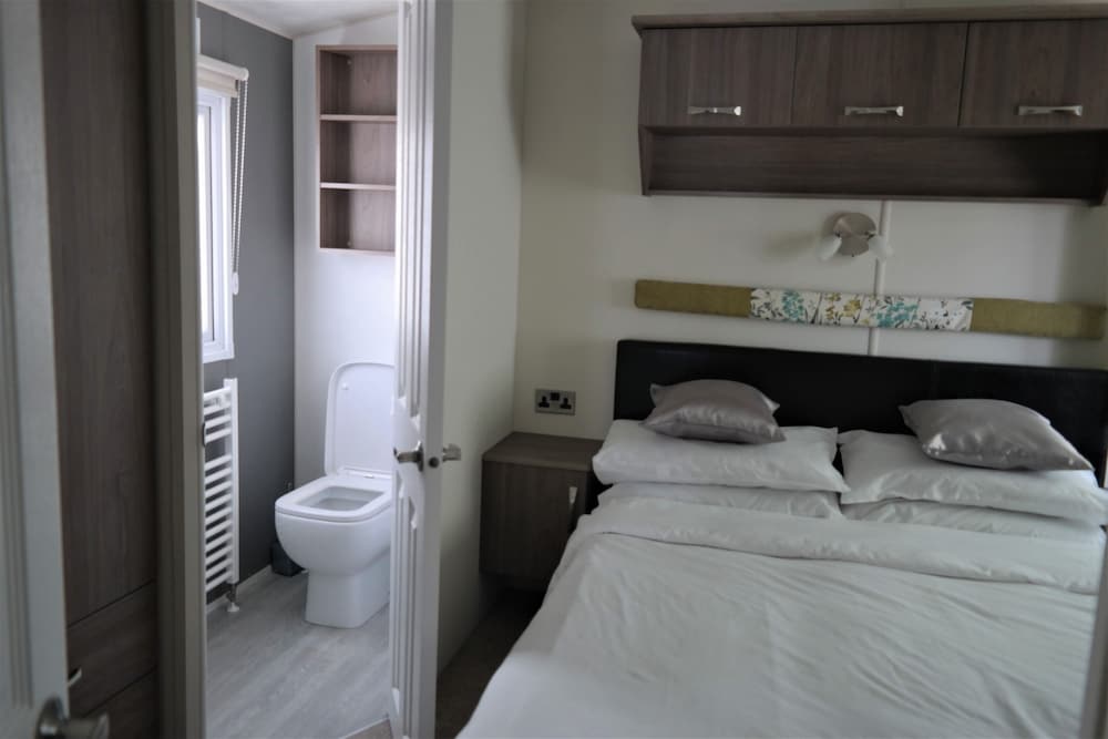 Superb 2 Bed Caravan, New Romney. Family Friendly. - Camber Sands