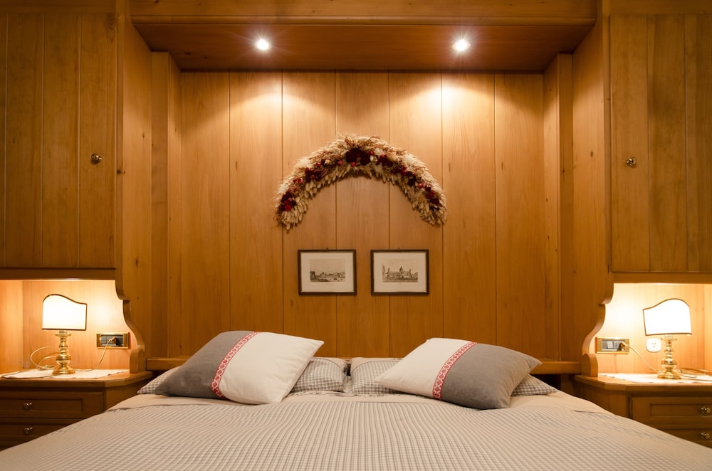 Apartment In A Sunny And Quiet, The Bus Stop Under The House - Cortina d’Ampezzo