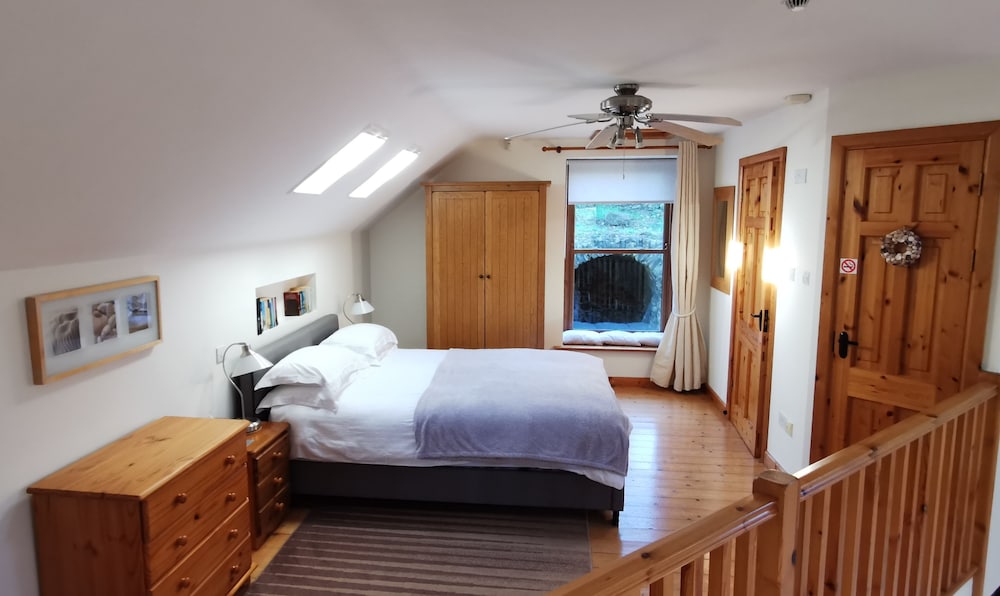 Beautifully Restored Coach House In Woodlands Overlooking The Suir Estuary - Waterford