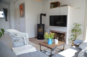 Jack Cogan's North Sea Detective Agency - new, stand-alone, cozy, FH ...