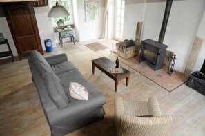 Charming old stone house in the Morvan, tastefully restored ...