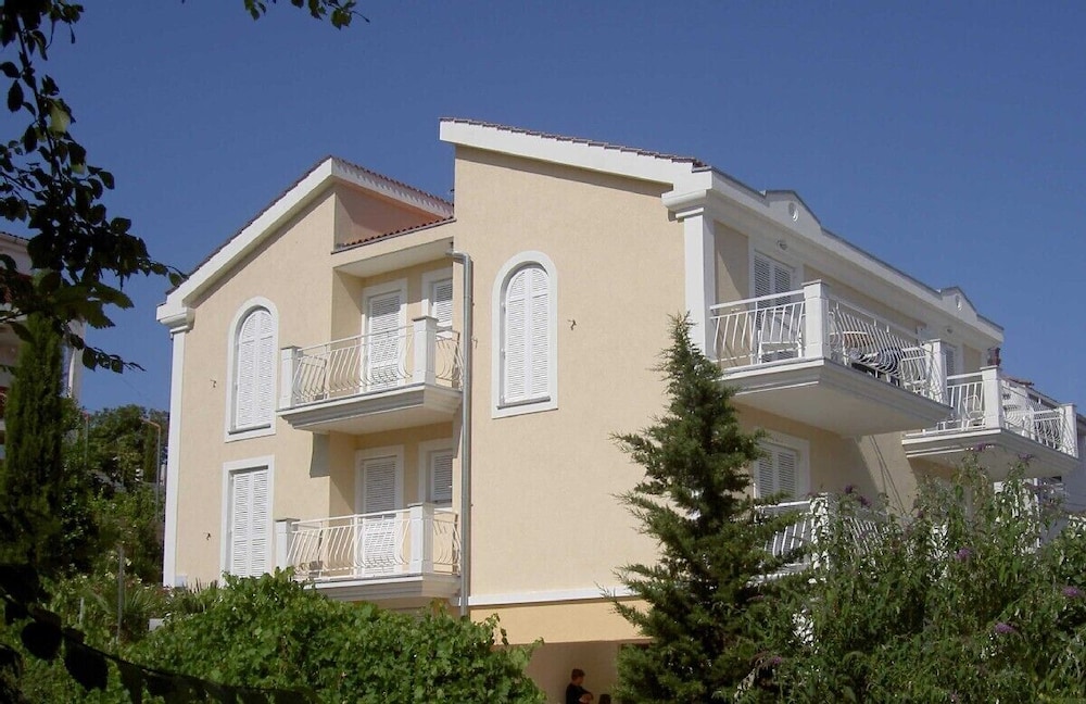 Familienfreundliches Appartement Für 4-6 Personen Nähe Strand Und Zentrum - Njivice