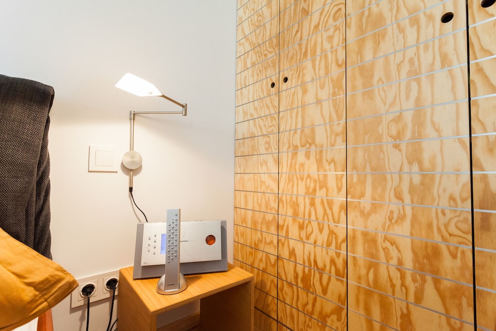 F17 Luxurious Furnished Maisonette Apartment - Berlin