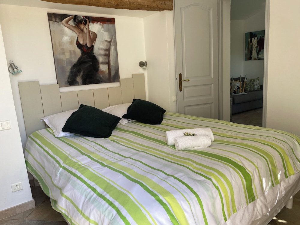Charmant, Zurückgezogenes Appartement, Uneinsehbare Terrasse Oberhalb Des Pools - Grimaud