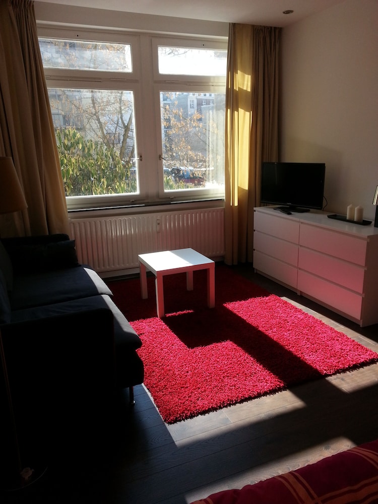 Central, Quiet, Bright Holiday Apartment Near Kuhdamm - Nollendoftplatz - Berlin Central Station