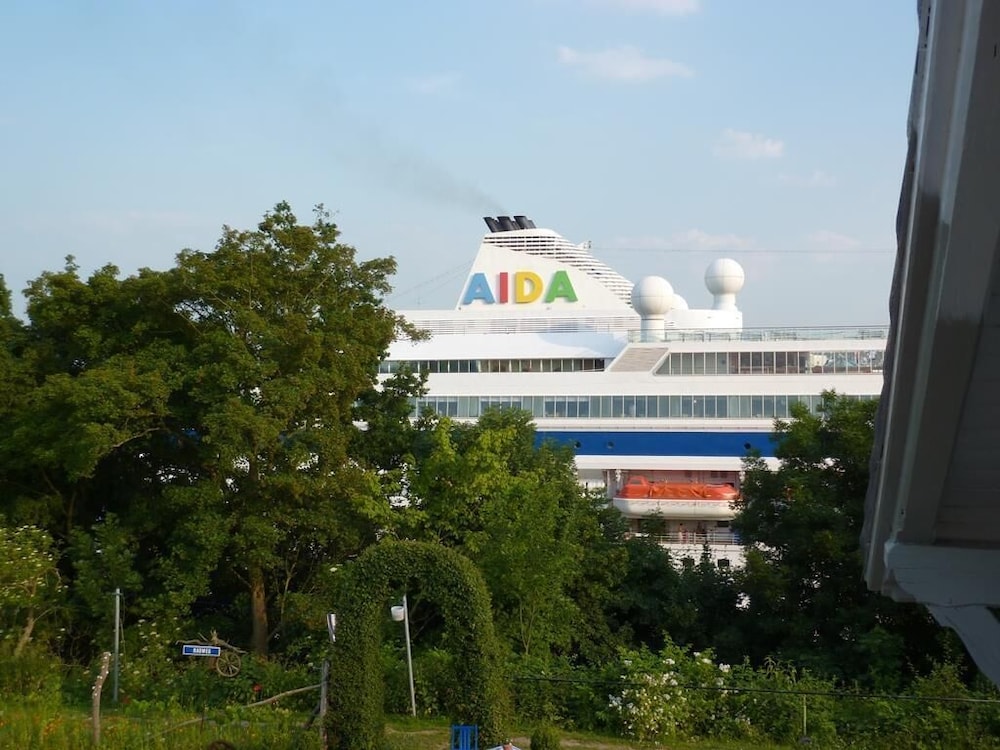 Historic, Beautiful Holiday Home, Right On The Kiel Canal - Kiel