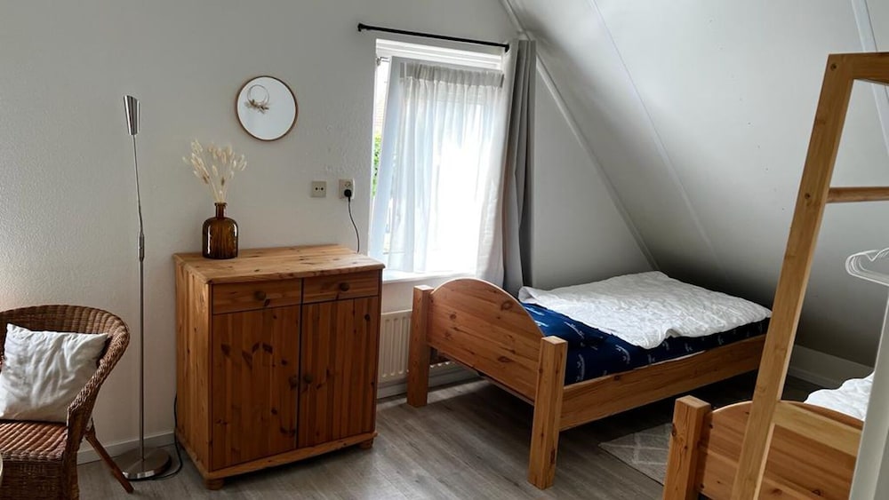 Comfortabel Vakantiehuis Met Extra Woonkamer En Sauna Aan Zee - Ellemeet