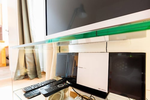 Estudios Con Encanto En El Ala En Una Zona Tranquila - Berlín