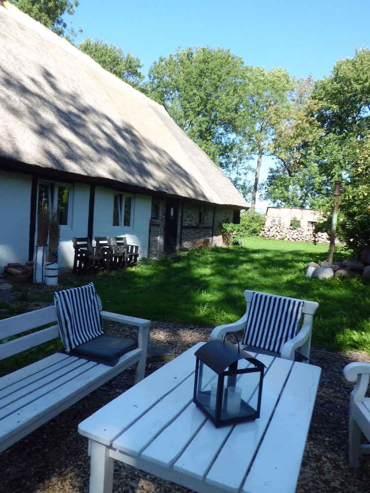 Familien-ferien Im Reetgedeckten Denkmal Auf Großzügigem Gartengrundstück - Dranske
