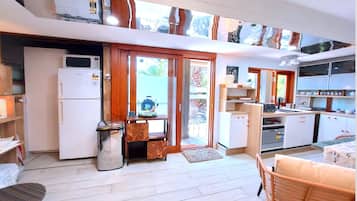 Quarto, 1 cama Queen, para não fumantes | Cozinha privada | Geladeira grande, micro-ondas, fogão, cooktop