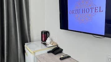 Quarto triplo standard, 3 camas de solteiro | 10 quartos, cortinas blackout, quartos à prova de som, Wi-Fi de cortesia