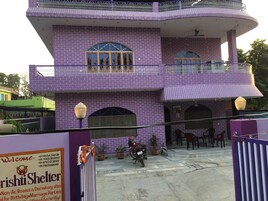 Entrada do alojamento