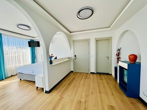 Quarto Deluxe, 1 cama queen-size, não fumadores, vista para o mar | Minibar, cofre no quarto, quartos insonorizados, ferro/tábua de engomar 