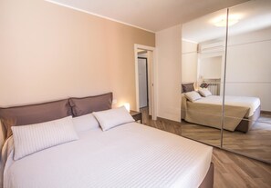 Apartamento Design, 1 quarto, varanda | 1 quarto, roupa hipoalergénica, com mobília individualizada, secretária 